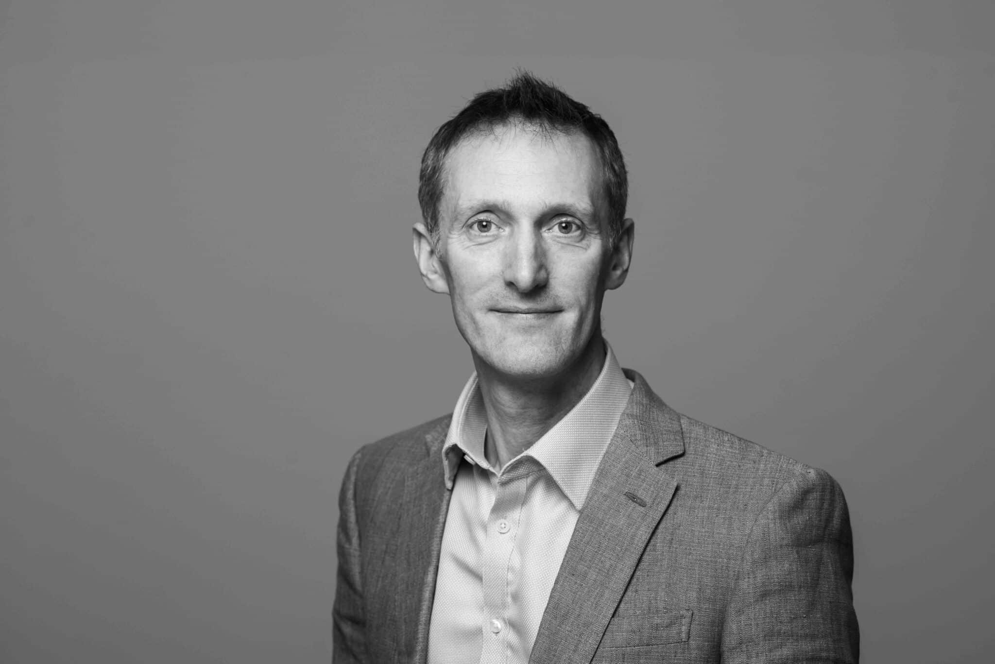 About Simon Ash | The Right Questions